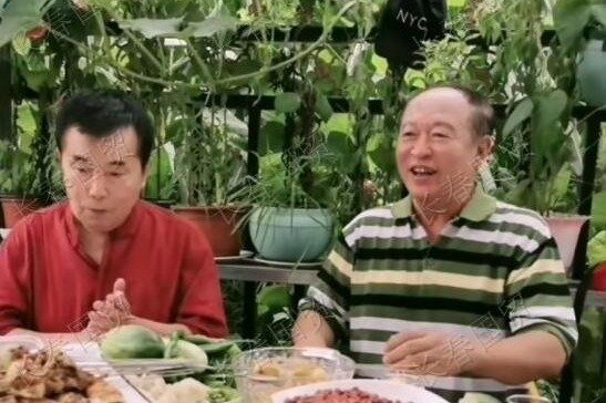 赵本山两位黄金搭档罕见同框，与朋友聚餐面色红润状态好凤凰网