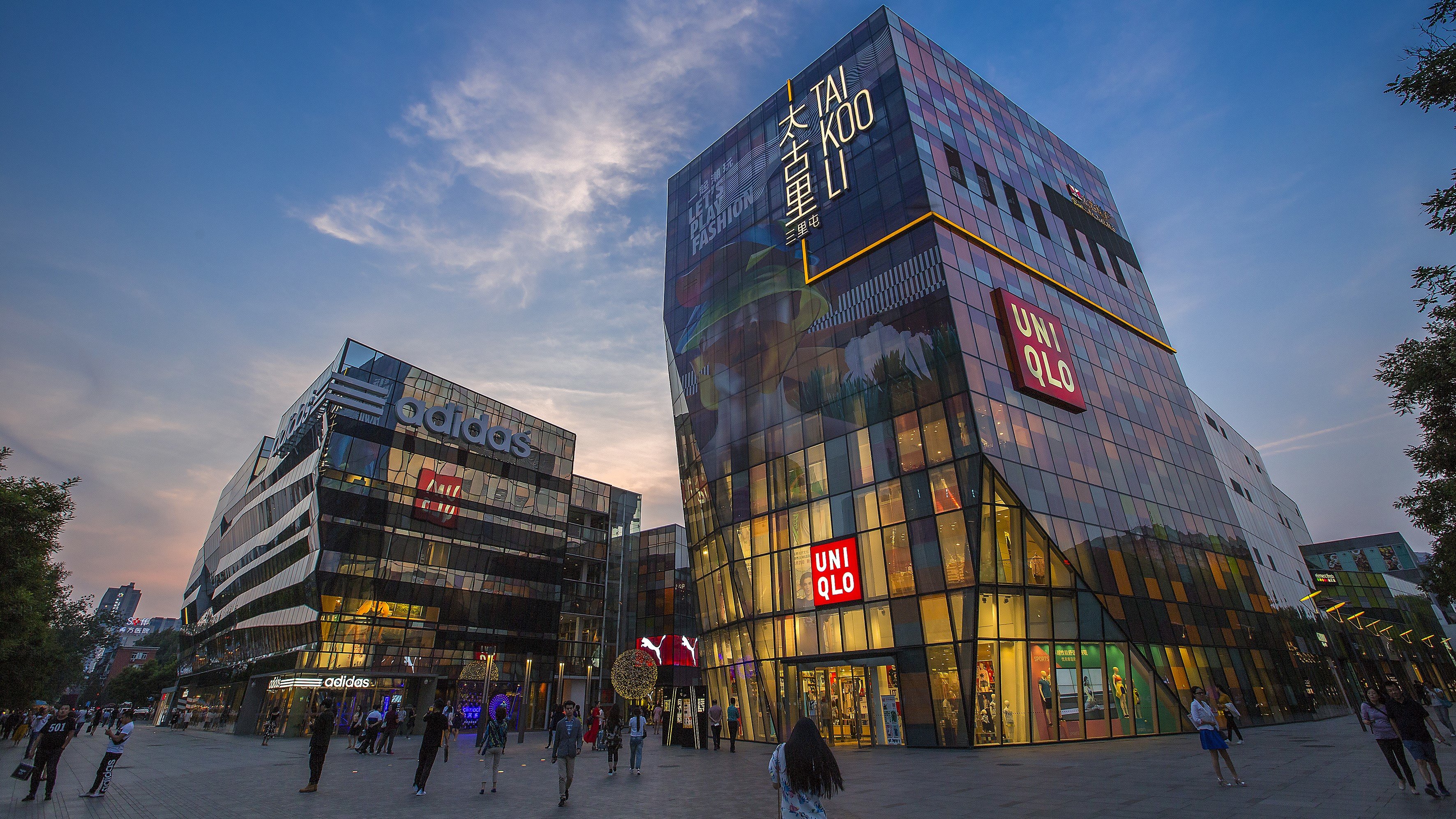 90年代王朔姜文在三里屯开酒吧，半个文艺圈在上层喝酒，结账翻脸__凤凰网